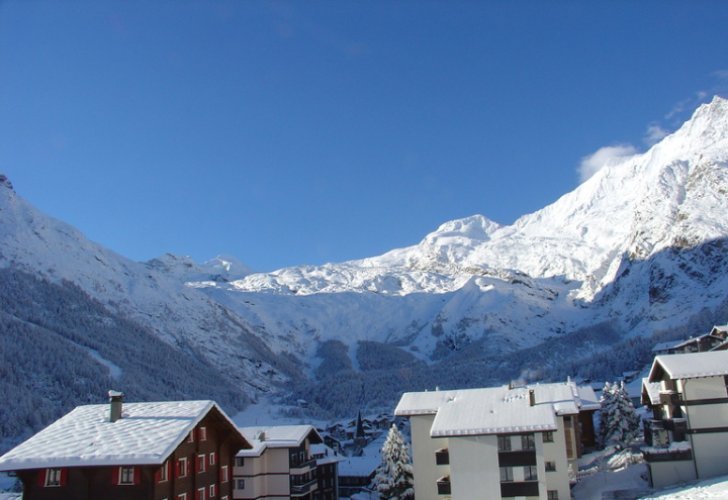 Ski Holidays 2023/2024 - Skiing and Snowboarding Holidays - Esquiades.com